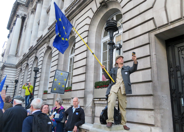Marching for a “People’s Vote”, 19th October 2019 | Tim Unwin's Blog