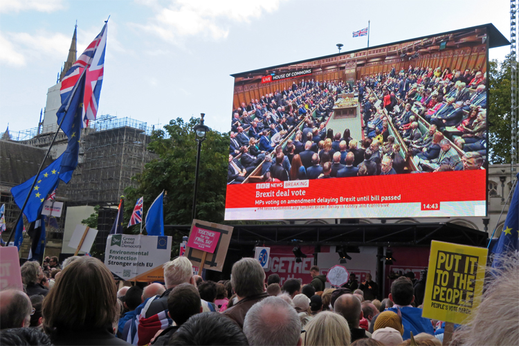 Marching for a “People’s Vote”, 19th October 2019 | Tim Unwin's Blog